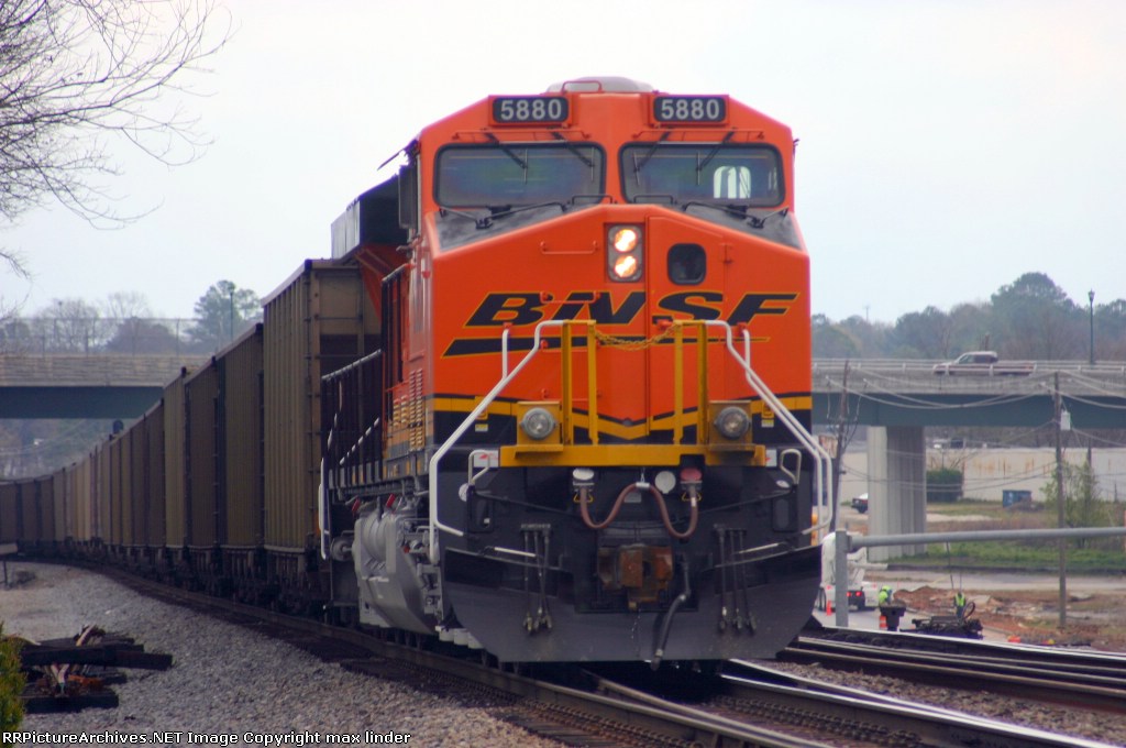 BNSF 5880